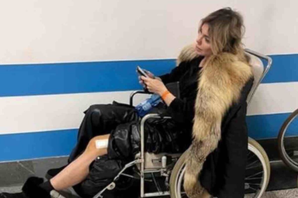 Alba Parietti investita sulle piste da sci: ecco chi dovrà pagare il ...